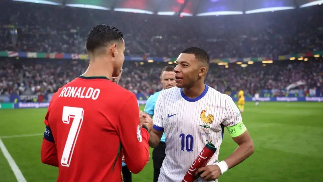 Cristiano Ronaldo trolls Kylian Mbappé’s LEGO creation as World Cup ...