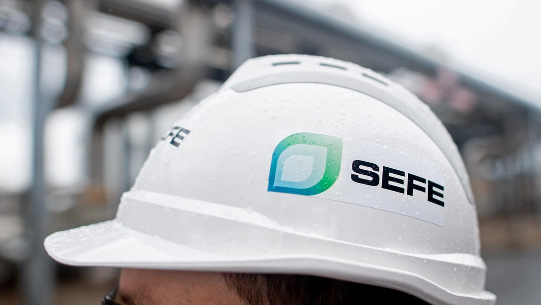 Canada and Germany sign first long-term LNG export deal