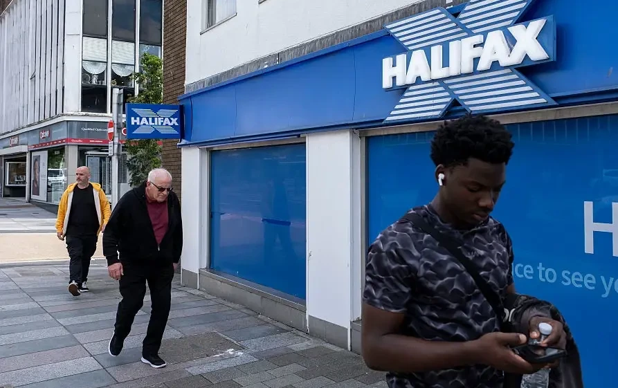 High street banks lift one-year ISA rates to 4.55%