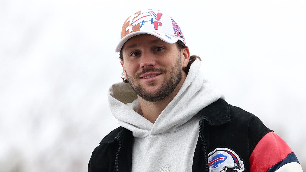 Josh Allen surprises kids at recess and the reaction from young Bills ...