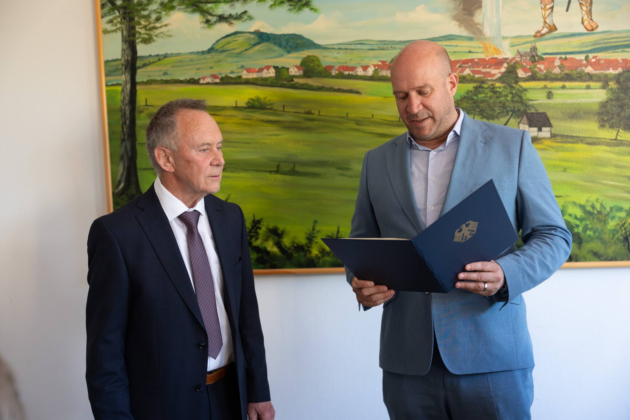 Der Mardorfer Heinrich Benner erhält für sein langjähriges Engagement ...