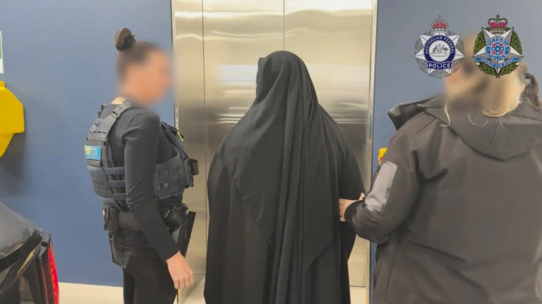 Melbourne woman Rayann El Houli charged with joining Islamic State group
