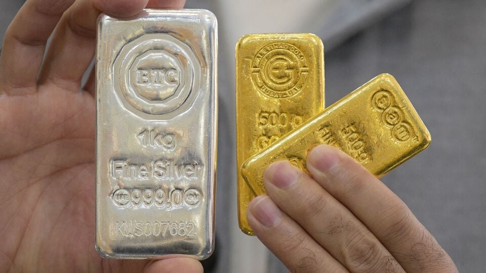 Gold, silver prices tumble amid fresh US strikes on Iran, strong US ...