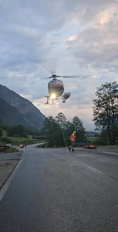Blitzeinschlag im Wald: Feuerwehr in Gschnitz mit Hubschrauber zum ...