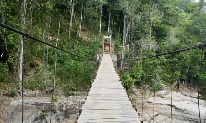 2 Austrian tourists die after suspension bridge collapses at Indonesian ...