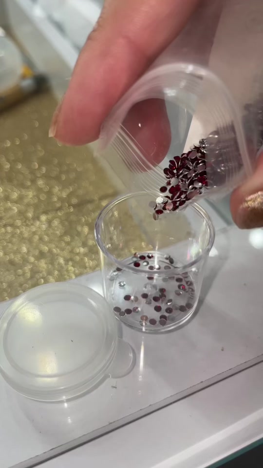 Organizing small crystals for art projects
