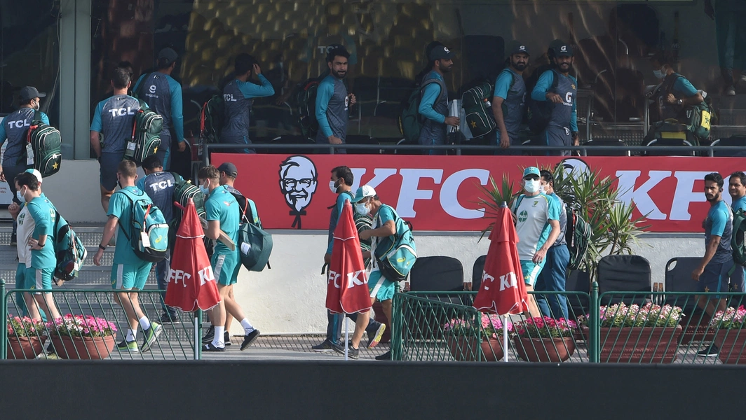 Pakistan physio Cliff Deacon exits abruptly before Australia series