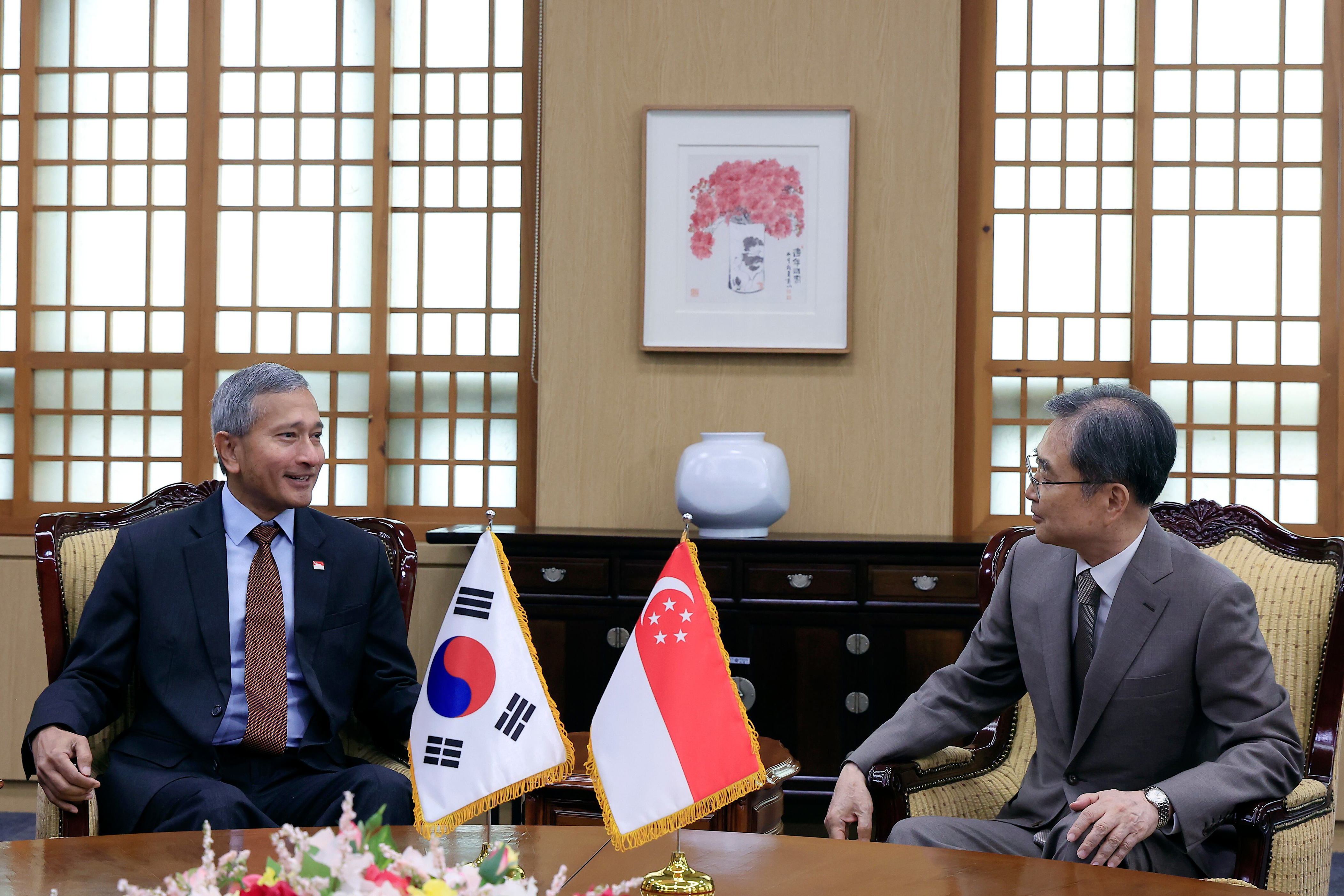 Singapore minister talks Korean Peninsula in Seoul