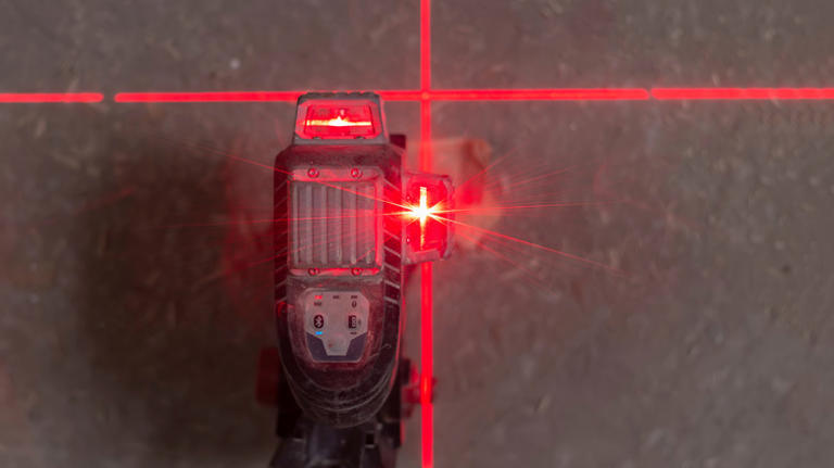 Red or green laser level: How to know which color to use