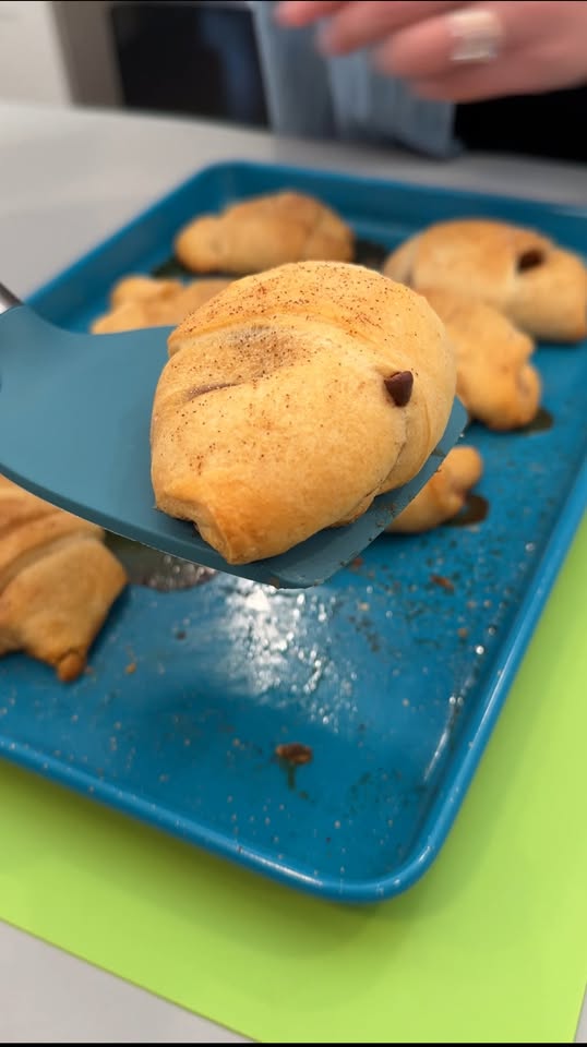 Easy marshmallow chocolate dessert with crescent rolls