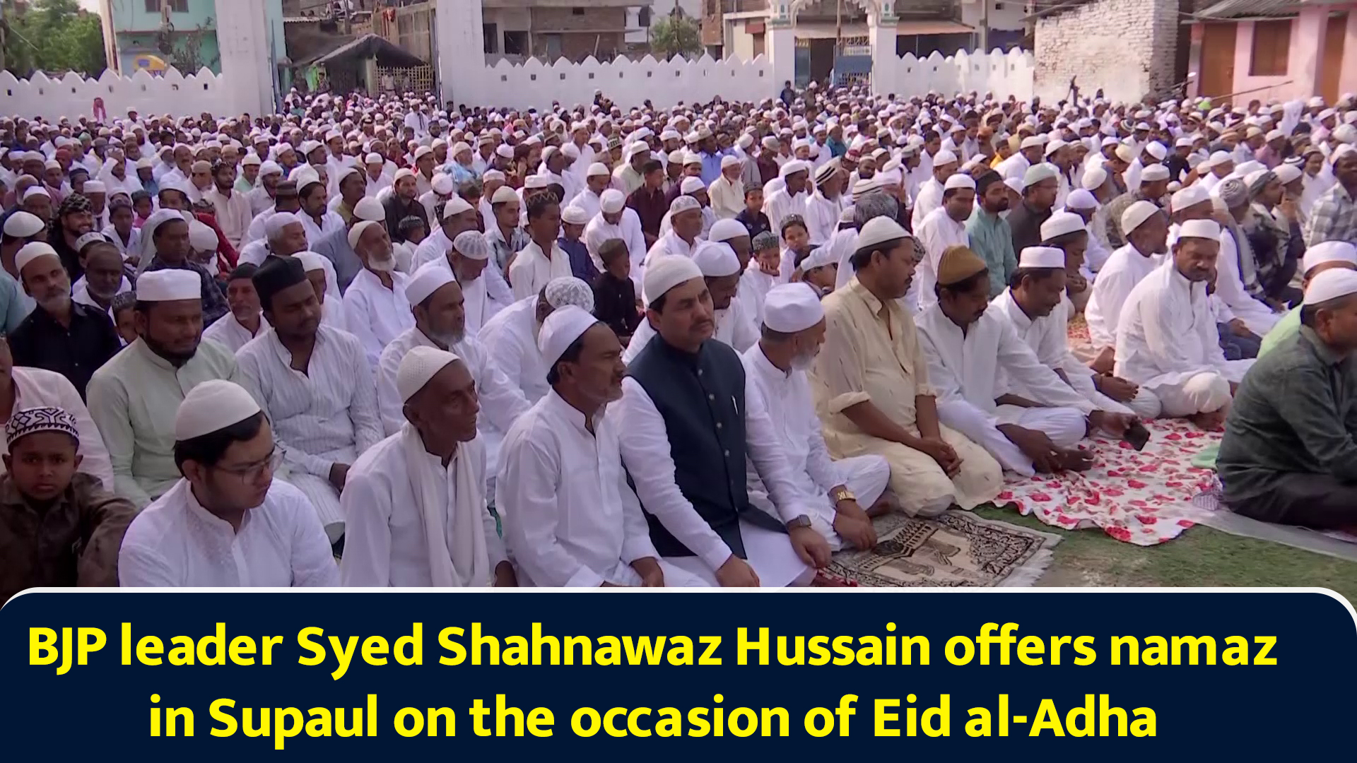BJP leader Syed Shahnawaz Hussain offers namaz in Supaul on the ...