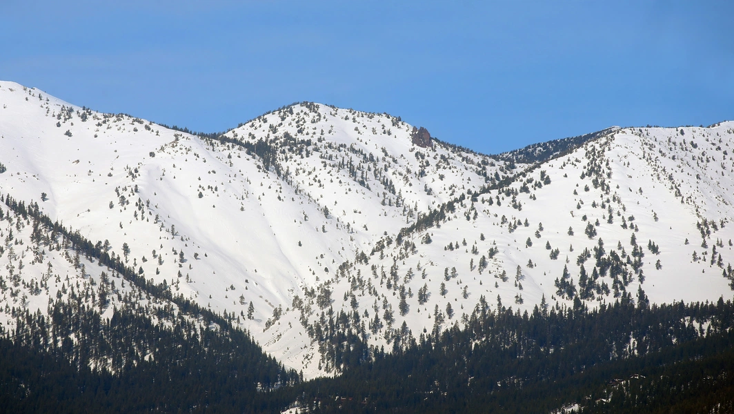 Late-spring Sierra storm closes Tioga Pass, major routes