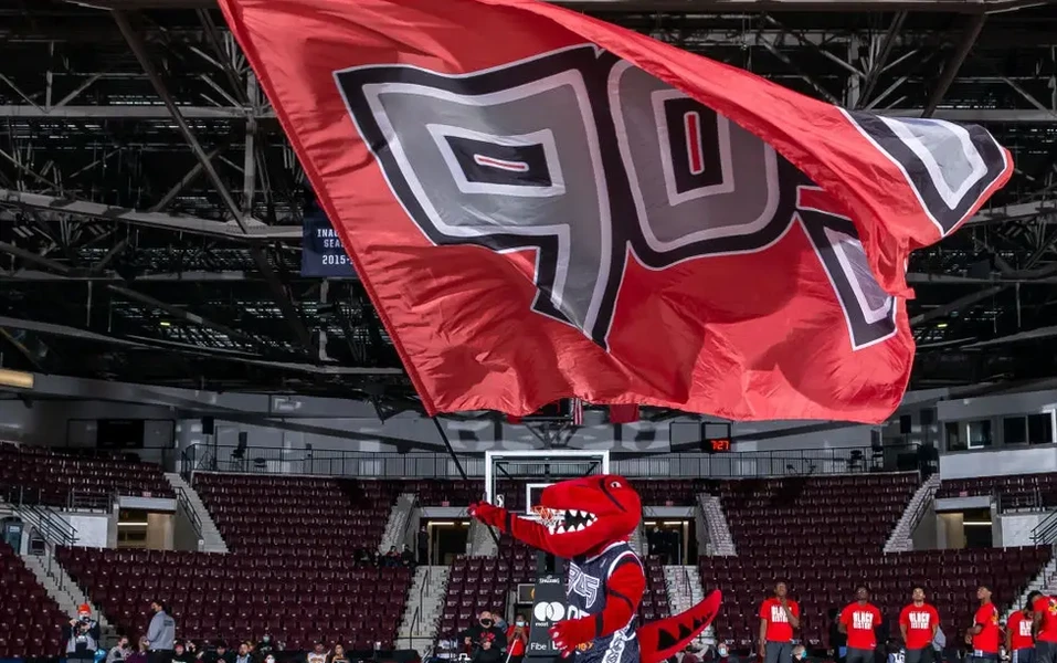 Mississauga drops Paramount name in $1.6M dispute