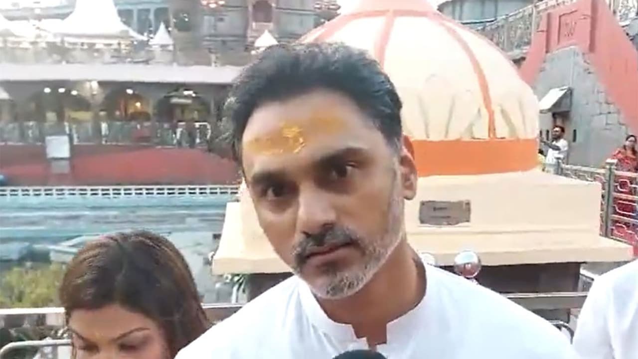 Maha minister Yogesh Kadam prays for Hindutva at Mahakaleshwar temple