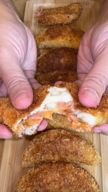 Calzone inspired crispy panés