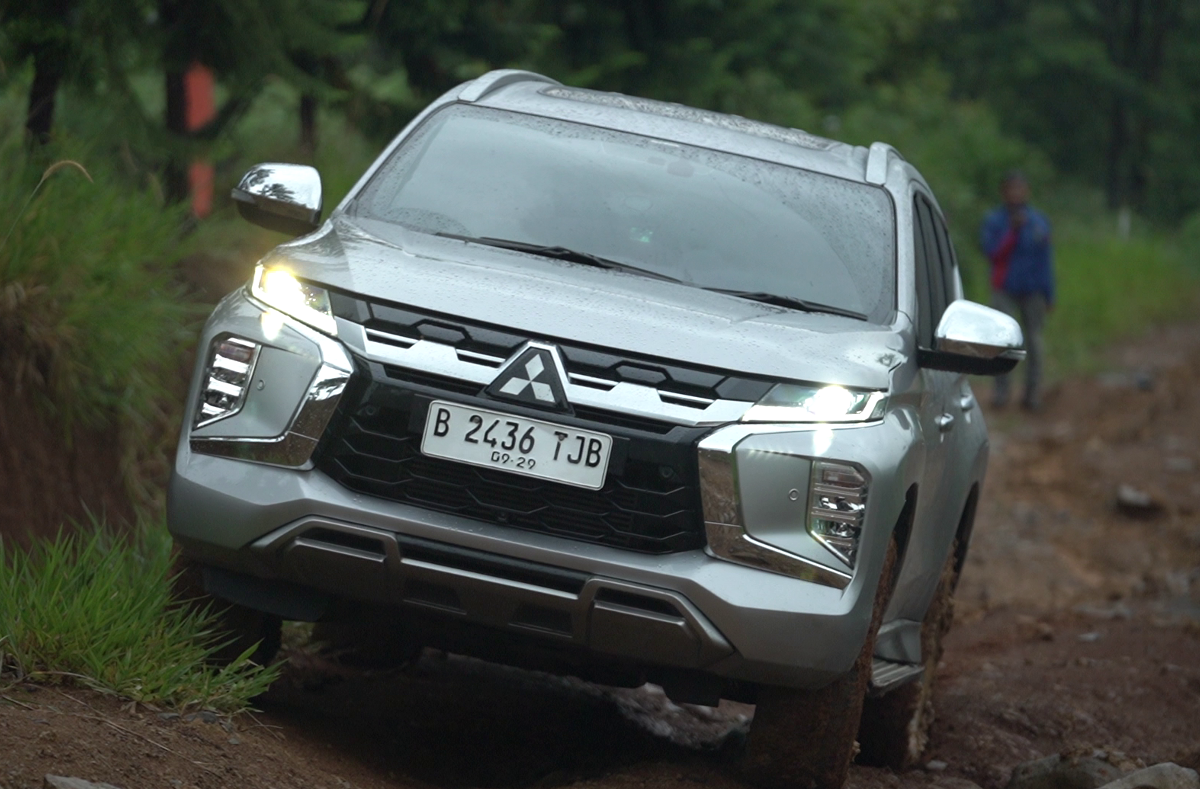 Mitsubishi Pajero Sport dapat cashback Rp10 juta, SUV diesel tangguh ...