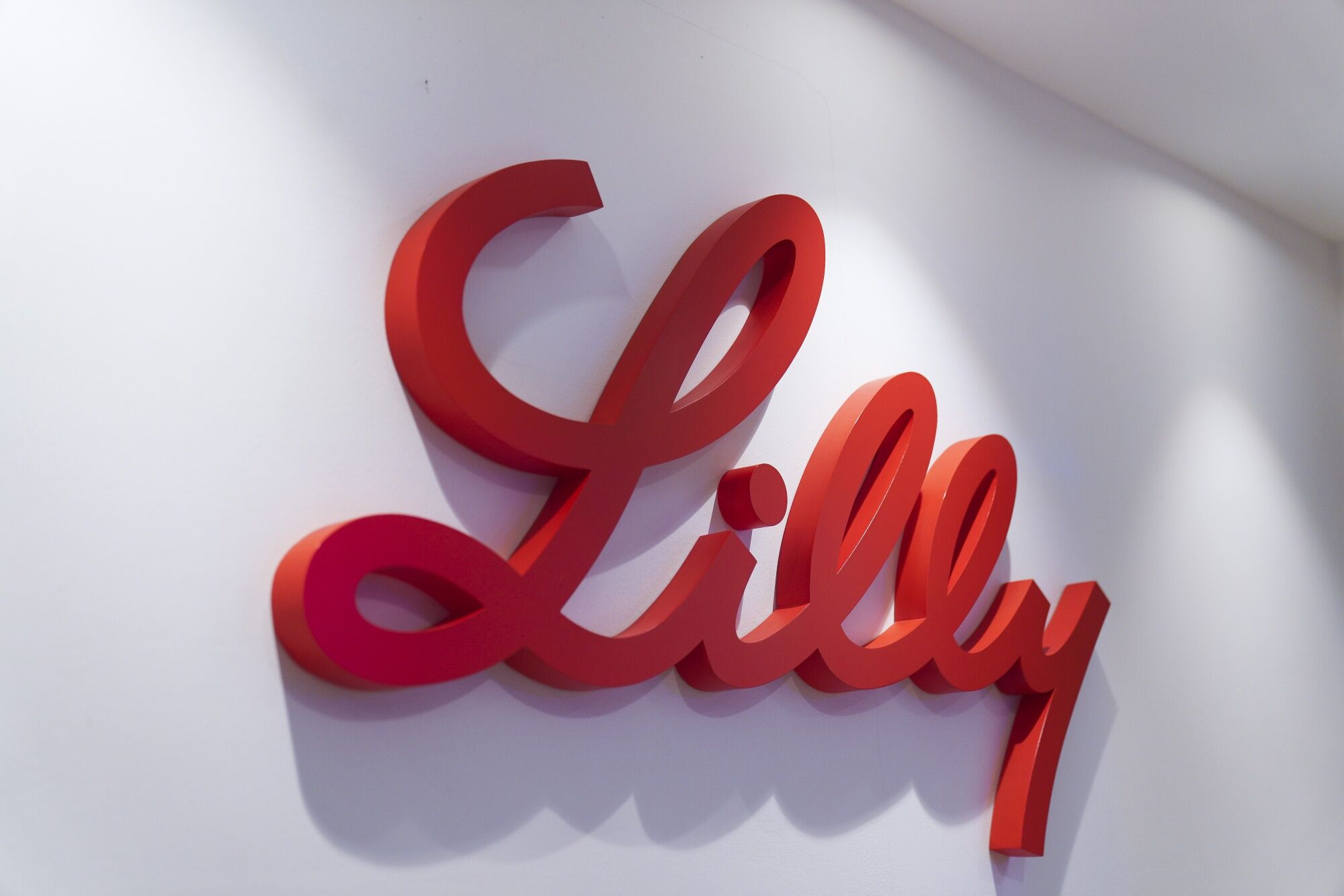 Lilly vows global drug launches despite pricing pressure