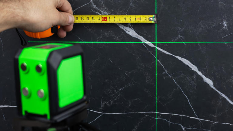 Red or green laser level: How to know which color to use
