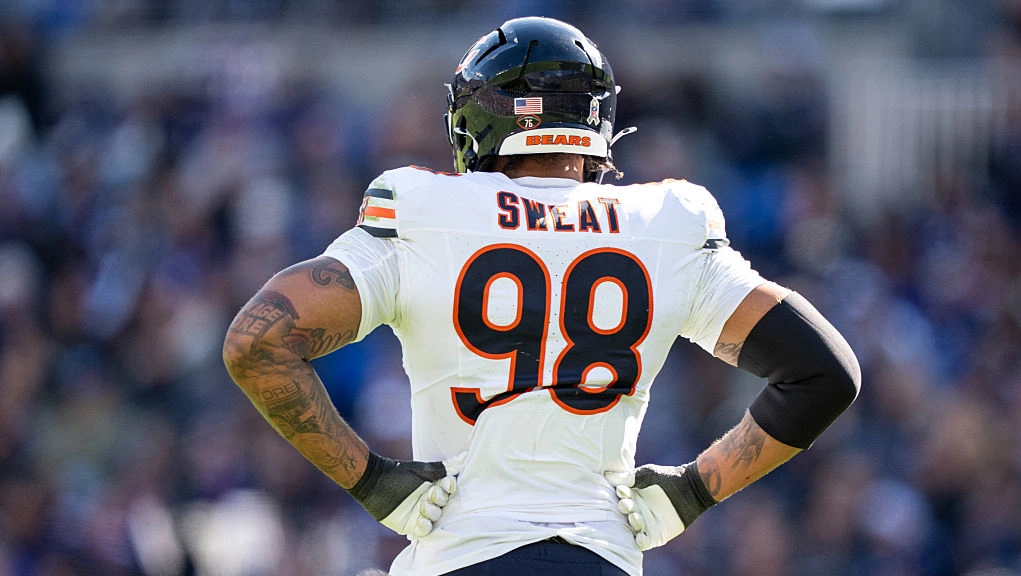 Calls grow for Bears to sign veteran pass rusher Joey Bosa