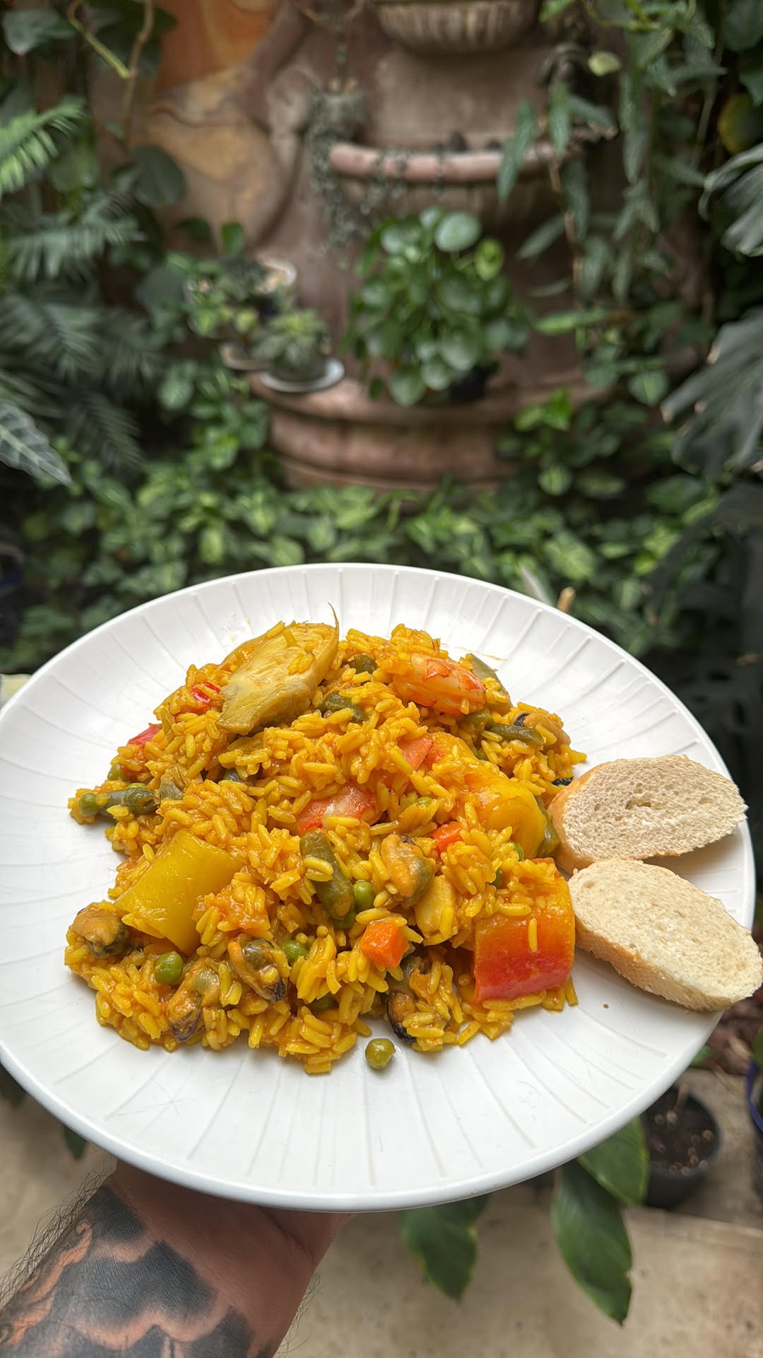 Paella de mariscos casera fácil y deliciosa