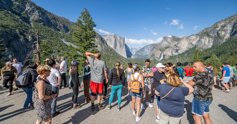 Yosemite overrun with tourists after reservation system scrapped