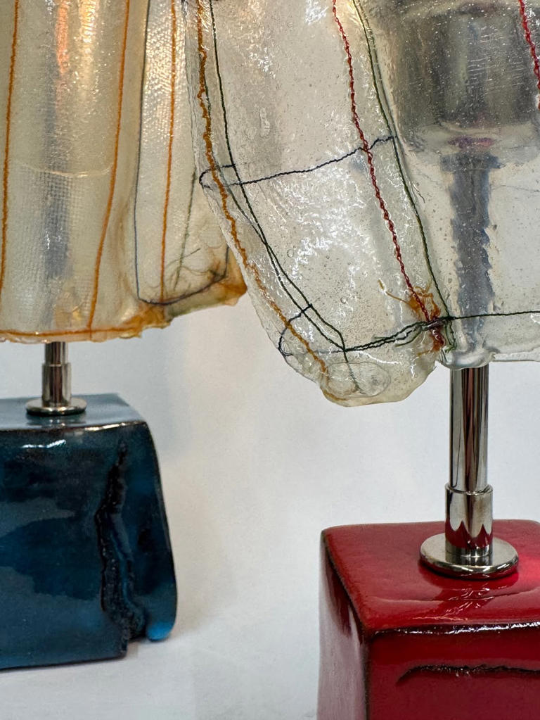 Desain lampu unik yang terlihat seperti permen meleleh