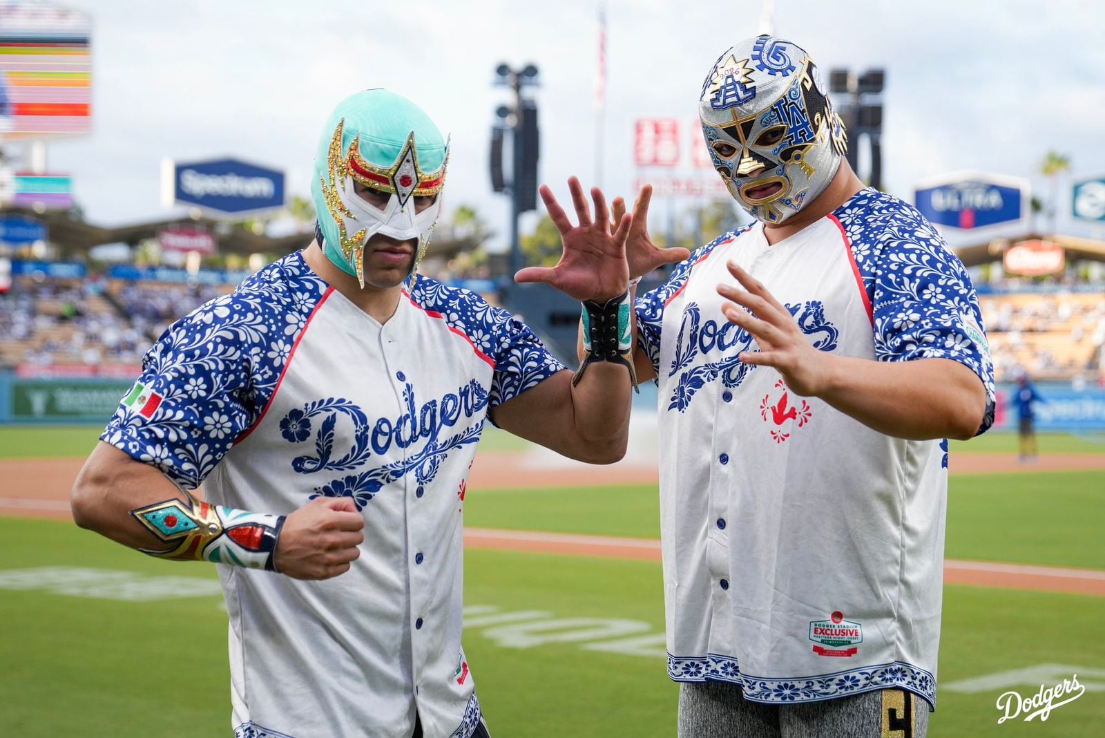 El CMLL conquista Los Ángeles: Máscara Dorada y Xelhua brillan con los ...
