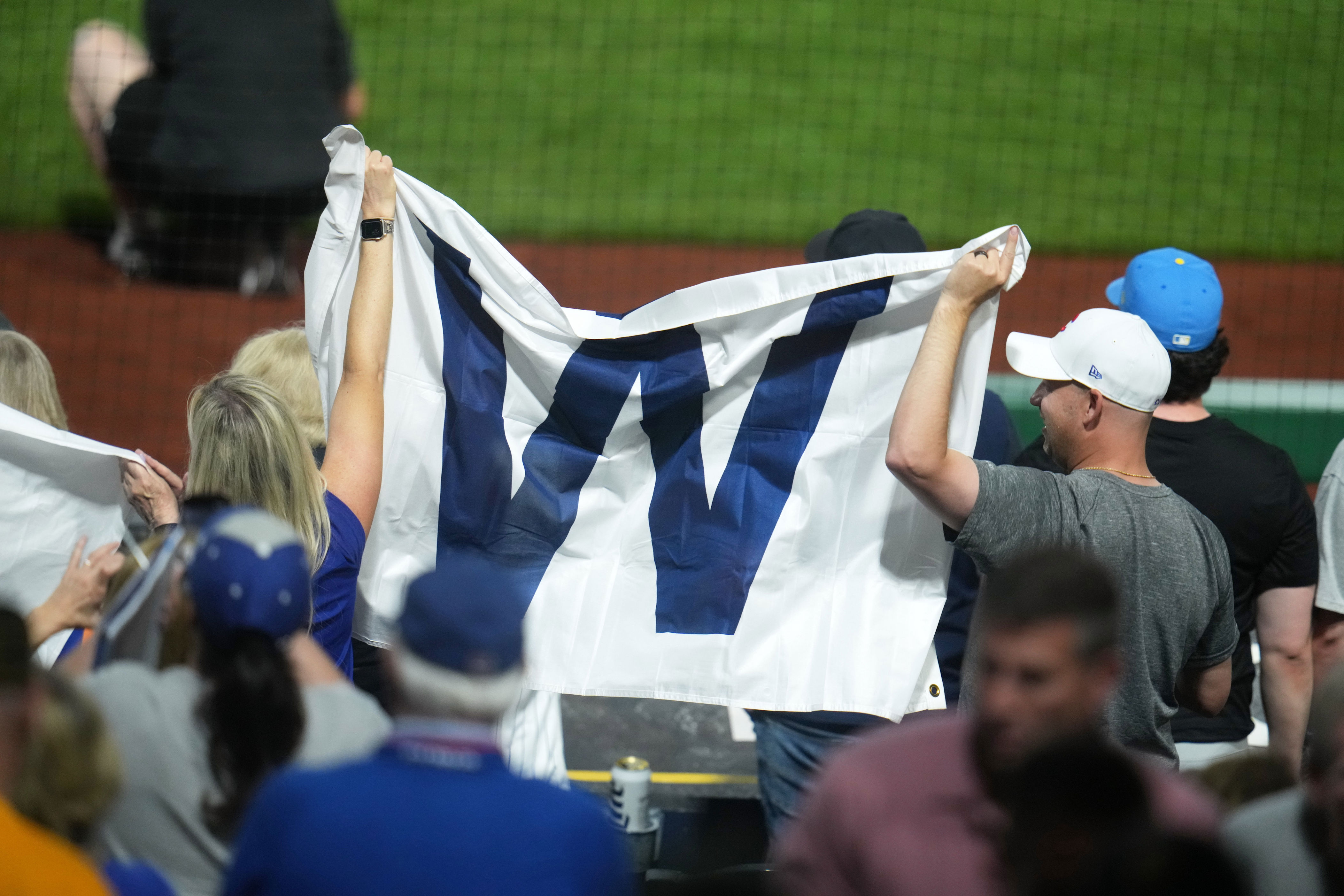 Cubs snap 10-game losing streak as Ian Happ has 3-run homer, 5 RBIs in ...
