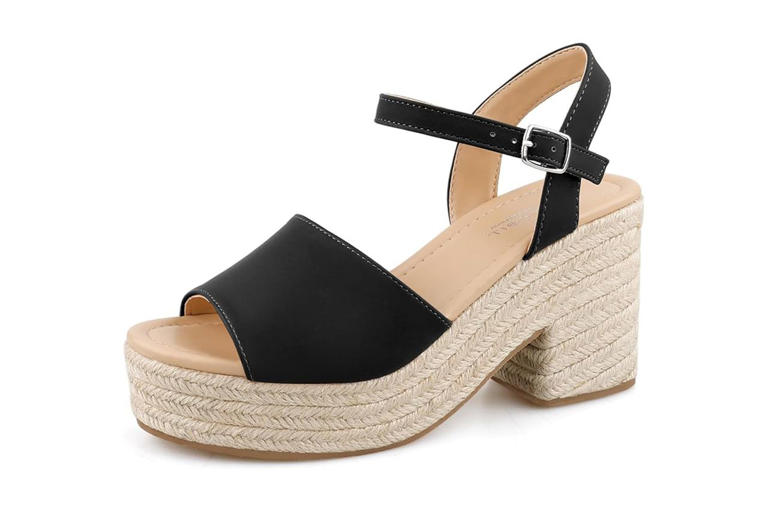 Jessica Alba’s height-boosting heels are dressy (yet comfy!) for summer ...