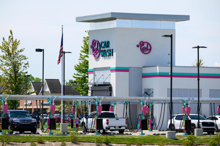 Warren passes moratorium on approval of new gas stations, car washes