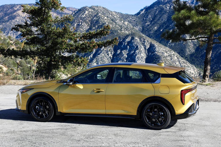 Kia se lanza a terrenos inestables con el nuevo K4 hatchback