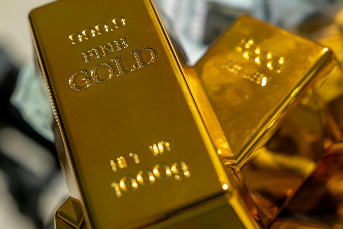 Fairfax County man accused of hoarding gold bars now revealed as former ...