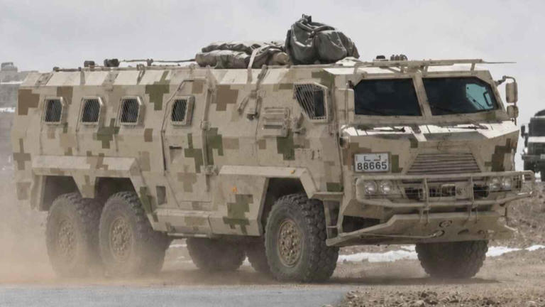 China perkenalkan bus lapis baja untuk operasi militer di dataran tinggi
