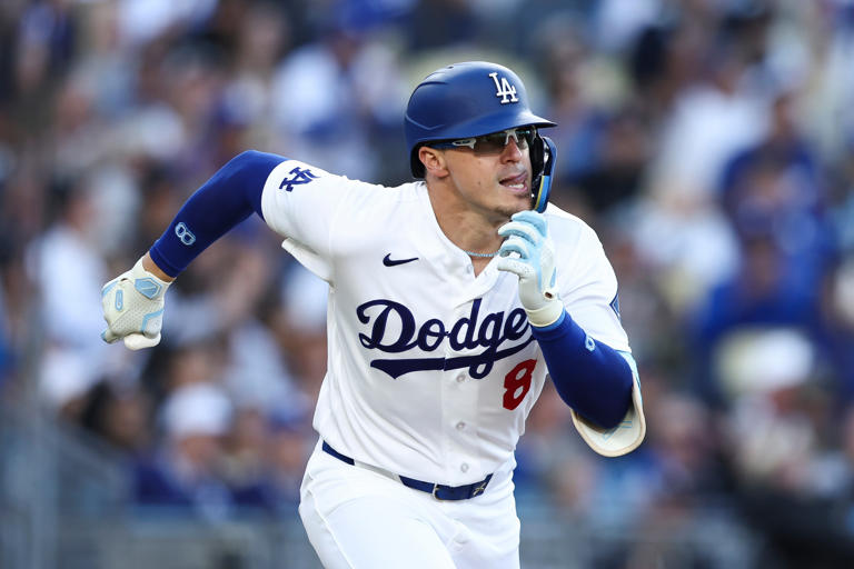 Dodgers send Enrique Hernández back to IL due to oblique tear, lose ...