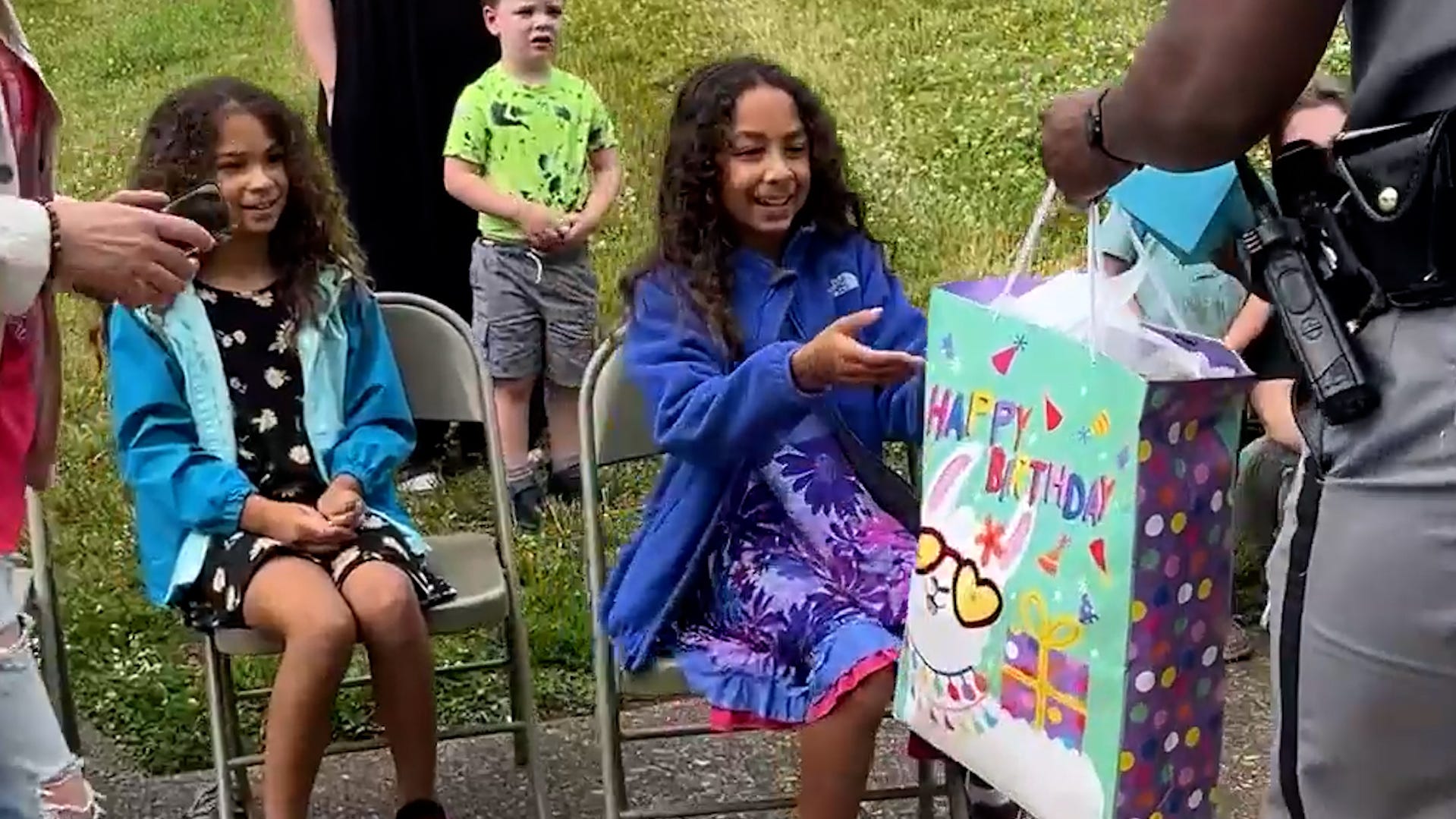 Police officers throw birthday parade for Kentucky girl