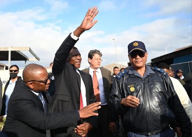 Residents tell Mashatile gang violence still terrorising Tafelsig ...