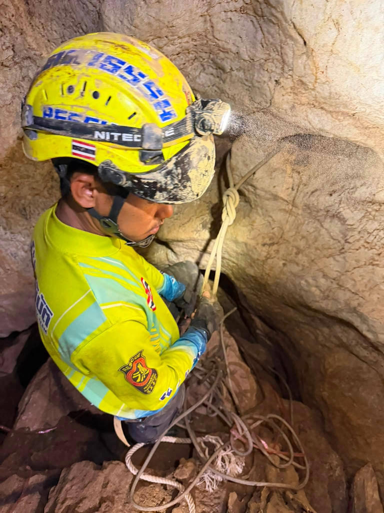 Divers find 5 villagers alive in a flooded cave in Laos after more than ...