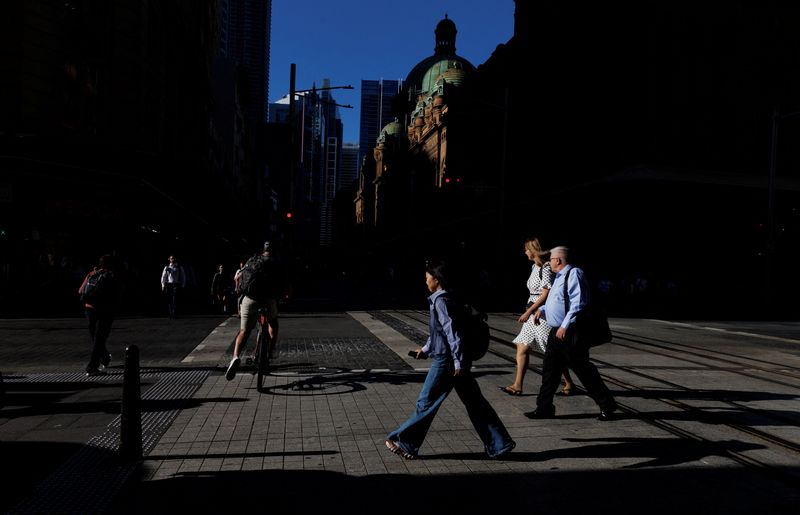 Australia business investment jumps 6.5% in Q1 on data rush