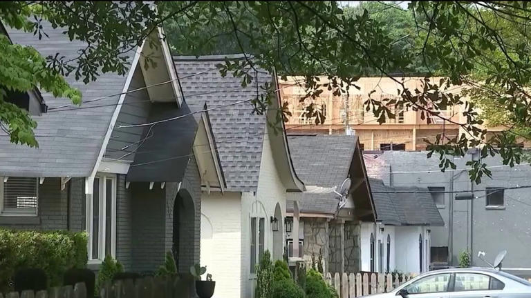 Atlanta mayor defends $5.5 billion neighborhood plan at city hall