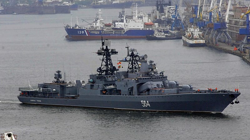 Espagne : des navires de guerre russes escortent la « flotte fantôme ...