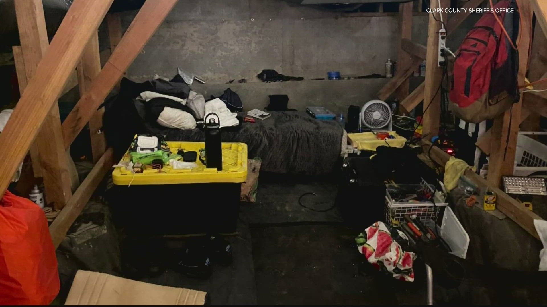 Stranger caught living in the crawlspace of a Happy Valley townhome ...
