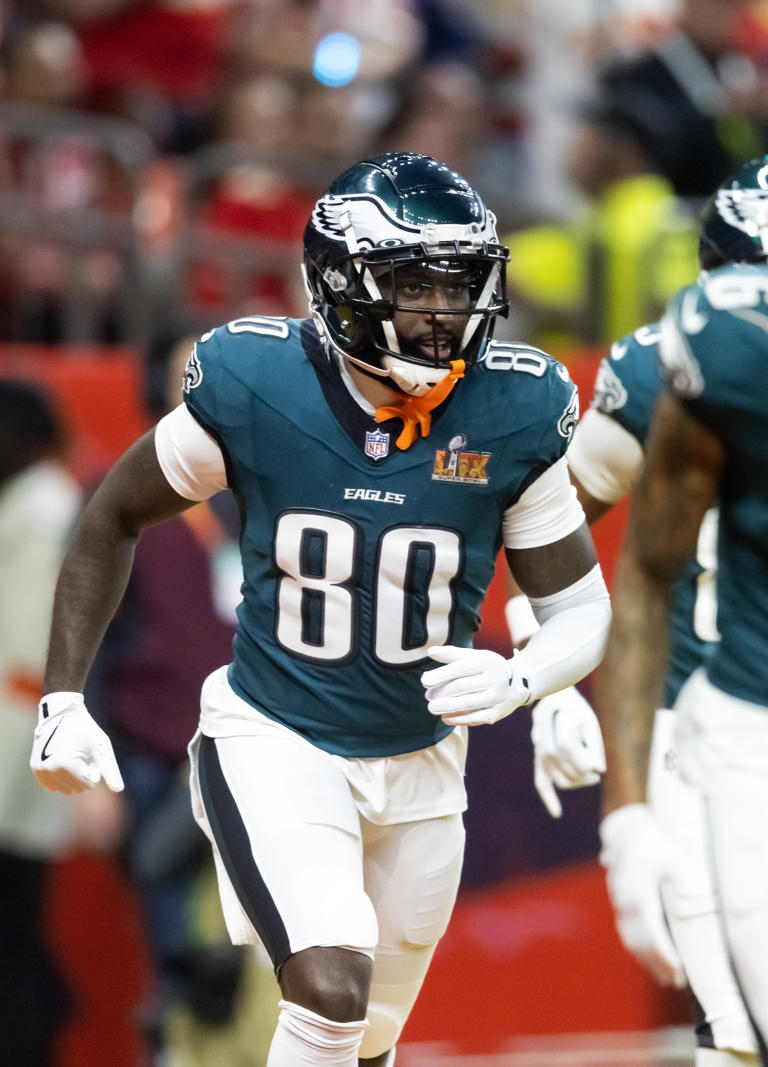 Former Super Bowl champion wide receiver suddenly retires at 28