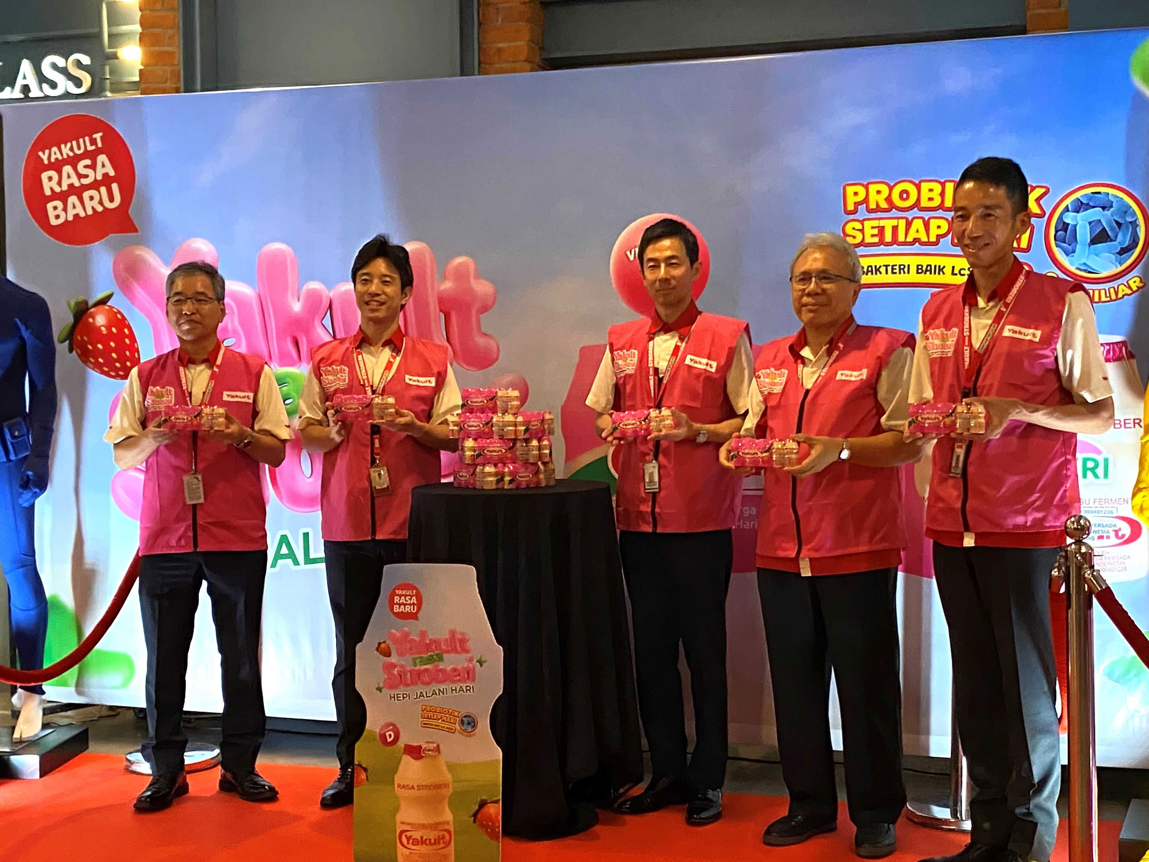 Yakult hadirkan rasa stroberi, tegaskan komitmen dukung kesehatan ...