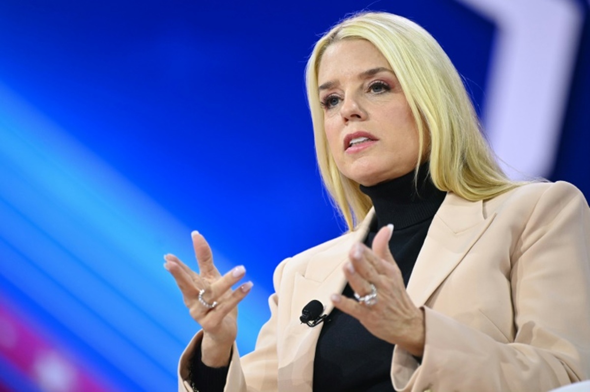 Is Pam Bondi's cancer treatable? Explosive diagnosis sparks fear and ...