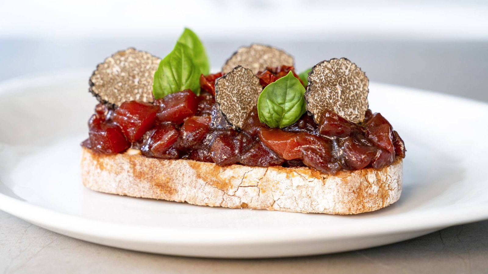 Cinco grandes restaurantes con nuevas cartas y una barra de pintxos ...