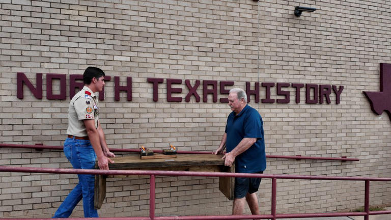 Scout builds accessible benches for North Texas History Museum