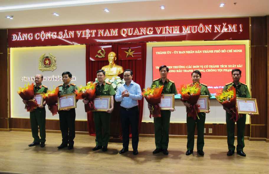 TPHCM khen thưởng các đơn vị phá nhanh vụ án sát hại người nước ngoài