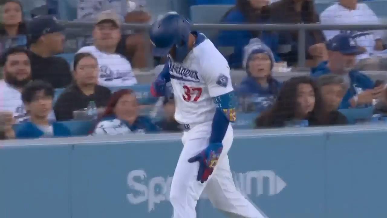 Moment: Dodgers' Teoscar Hernandez leaves win over Rockies with ...