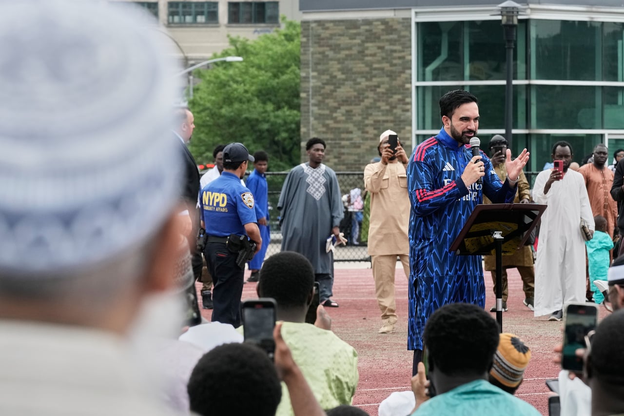 Zohran Mamdani turns heads in flamboyant Arsenal soccer thobe for Eid ...