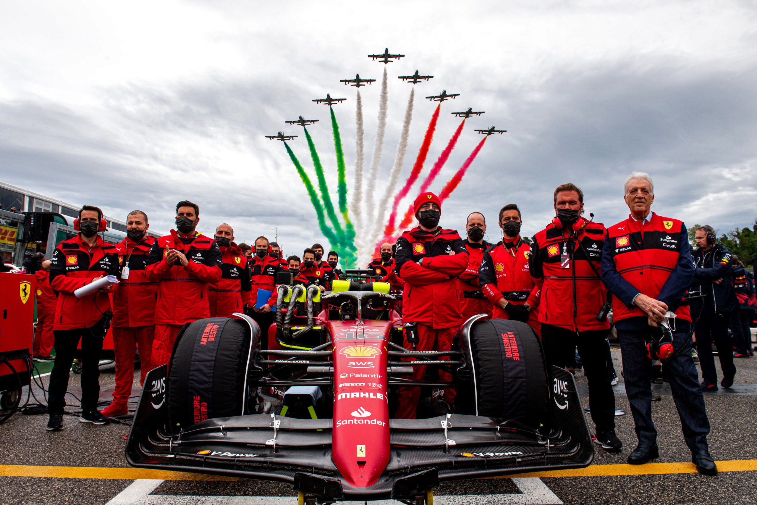 Do F1 teams make money?